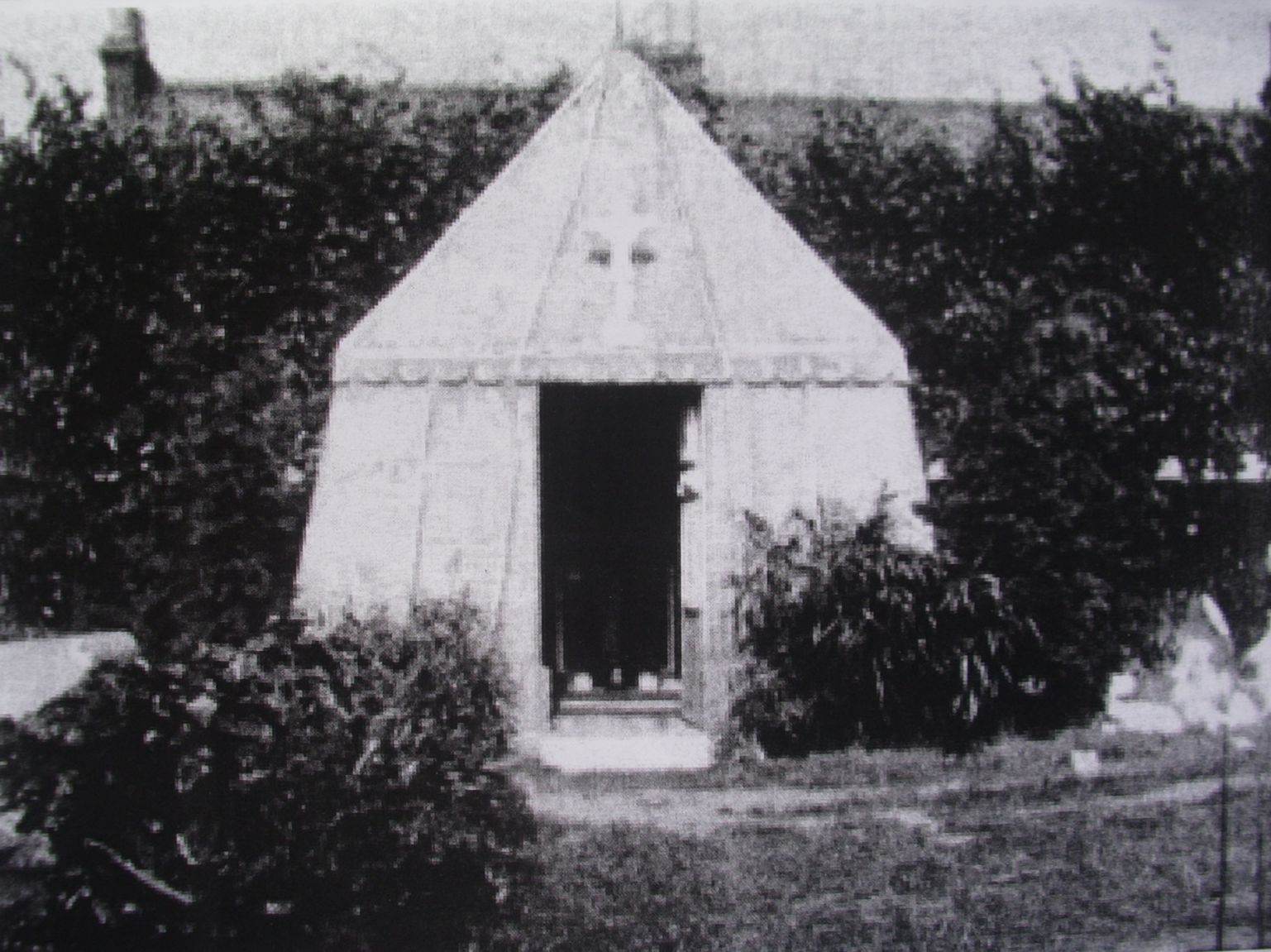 Explorer Richard Burton's Syrian desert tent mausoleum to be saved from ...